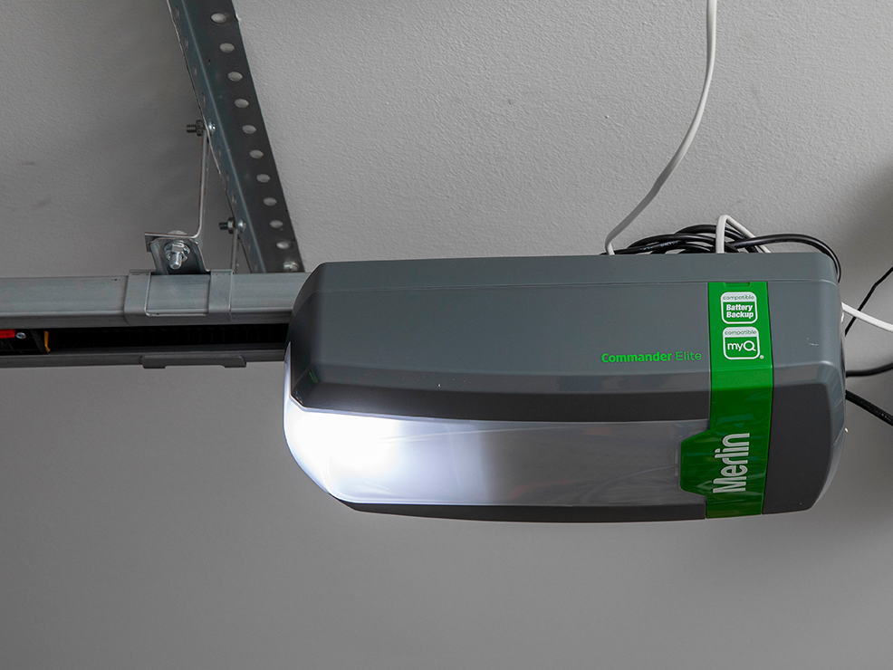 Commander Elite MS105MYQ - Go Merlin